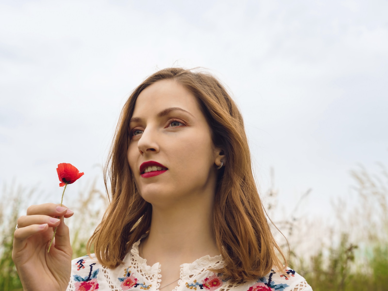 How to Choose the Right Wig for Your Face Shape and Skin Tone - Feminizator